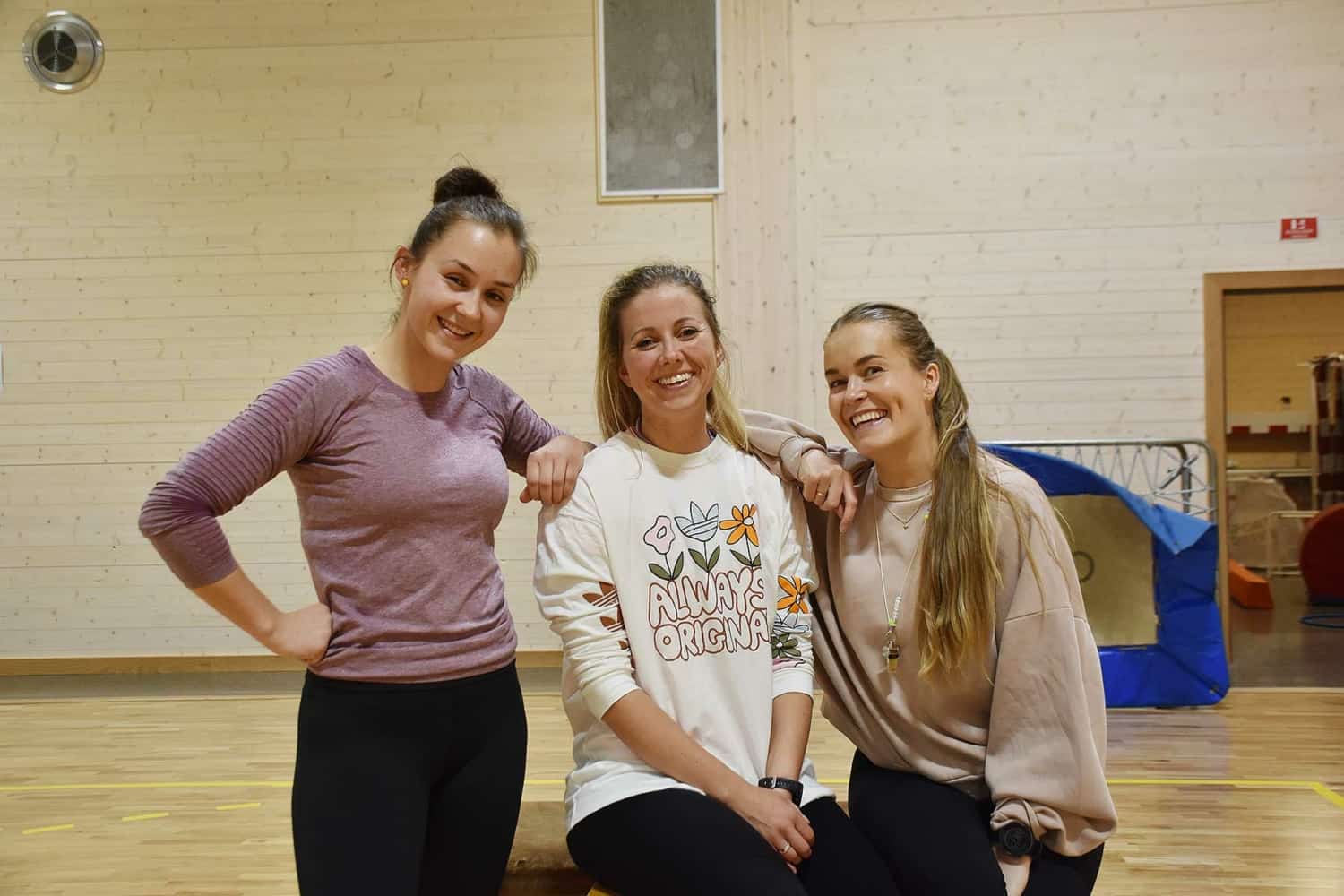 Hundre barn på turn - Biri